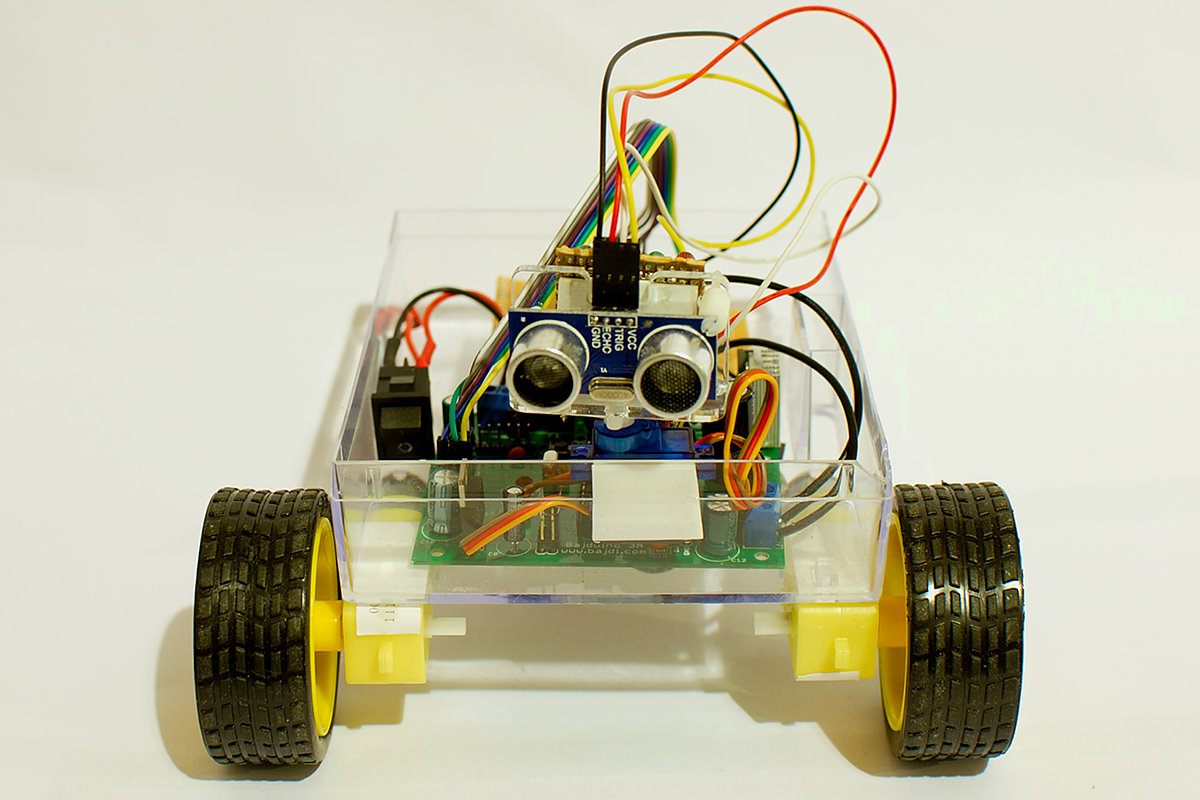 Obstacle avoiding robot made from cheap parts - Bajdi electronics