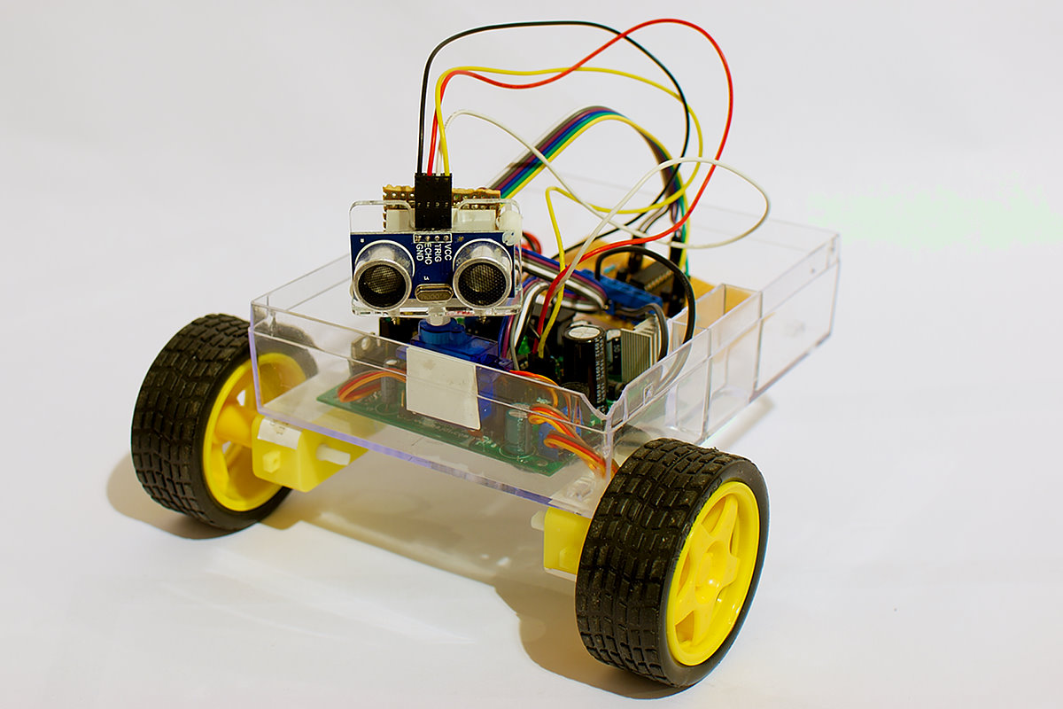 Obstacle avoiding robot made from cheap parts - Bajdi electronics