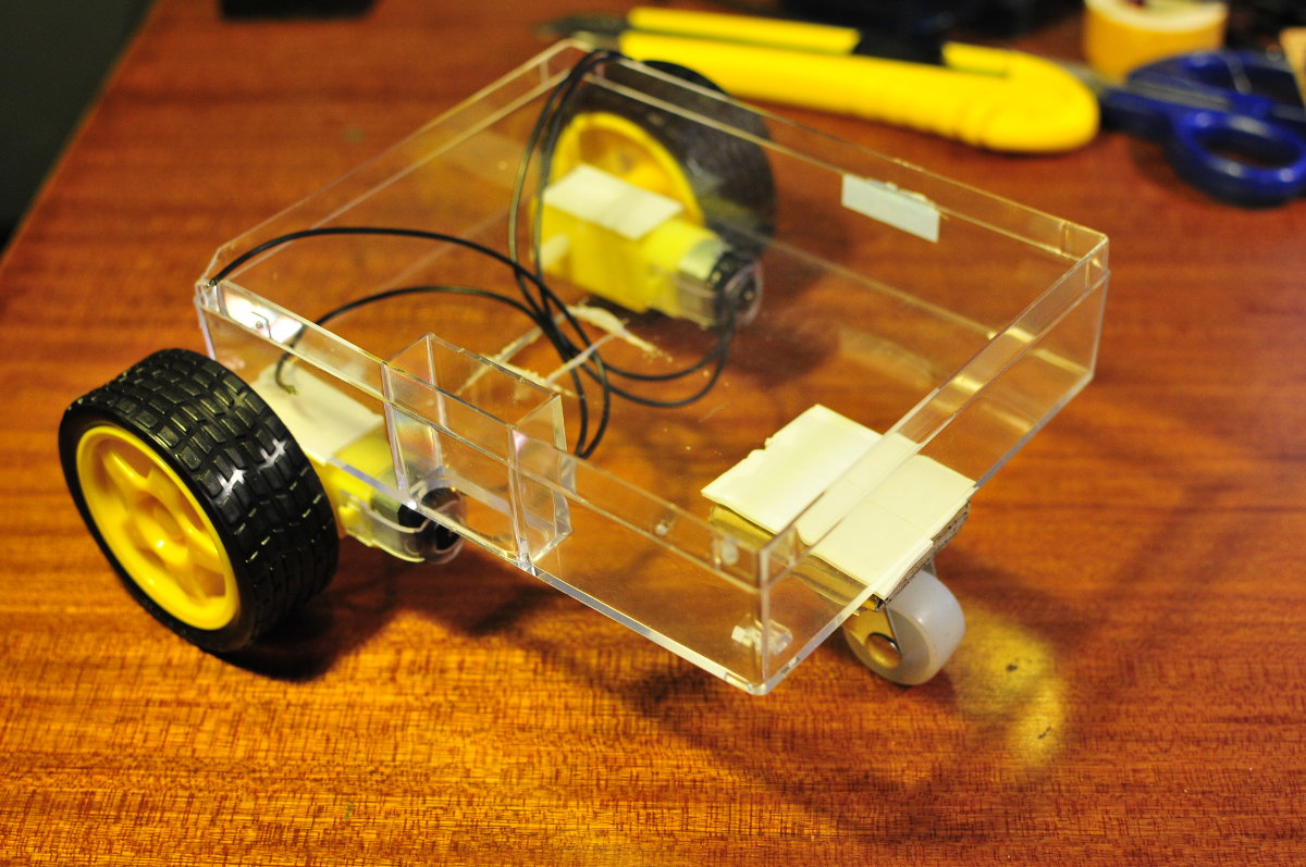 Obstacle avoiding robot made from cheap parts - Bajdi electronics